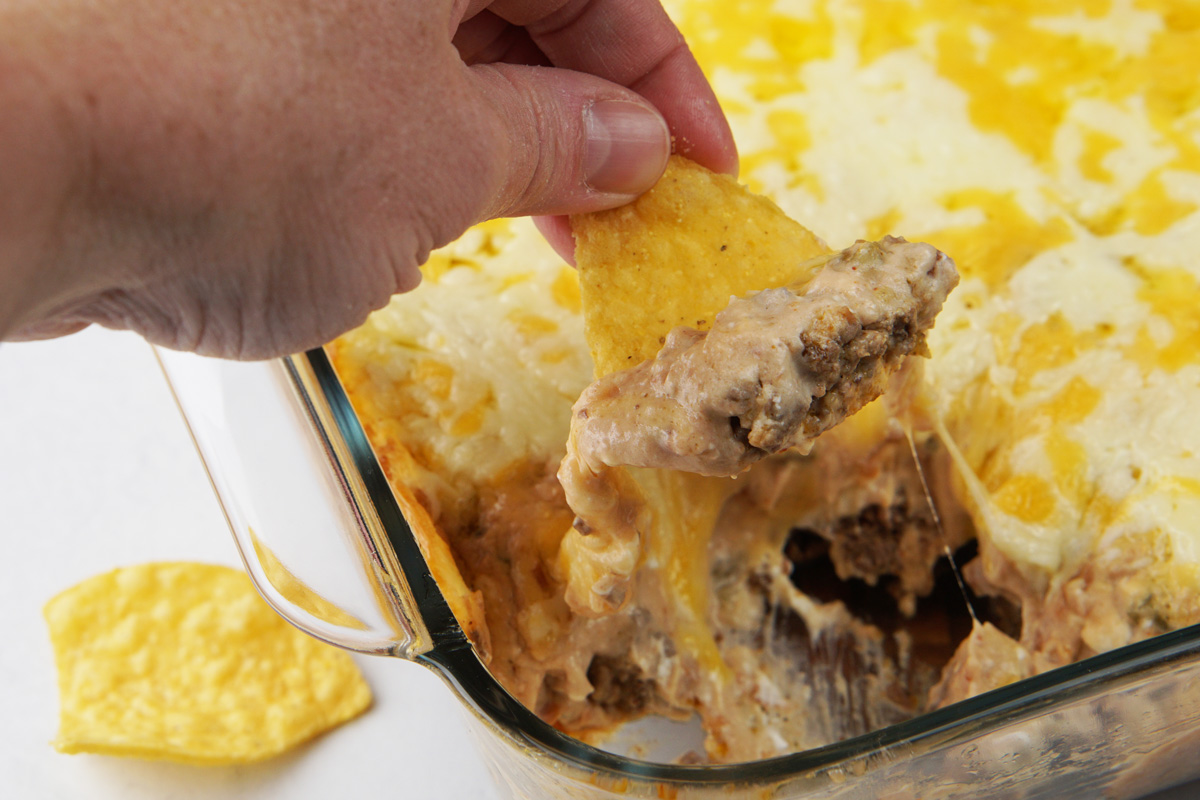 15 Cheesy Dips for Cold Winter Nights